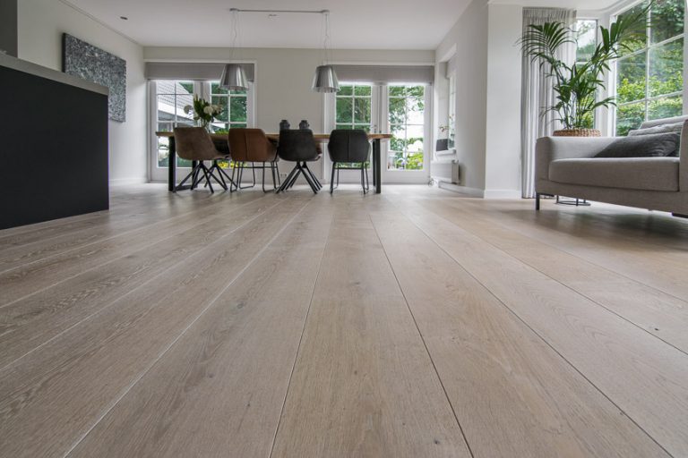 Witte houten vloeren in meer dan 50 wittinten