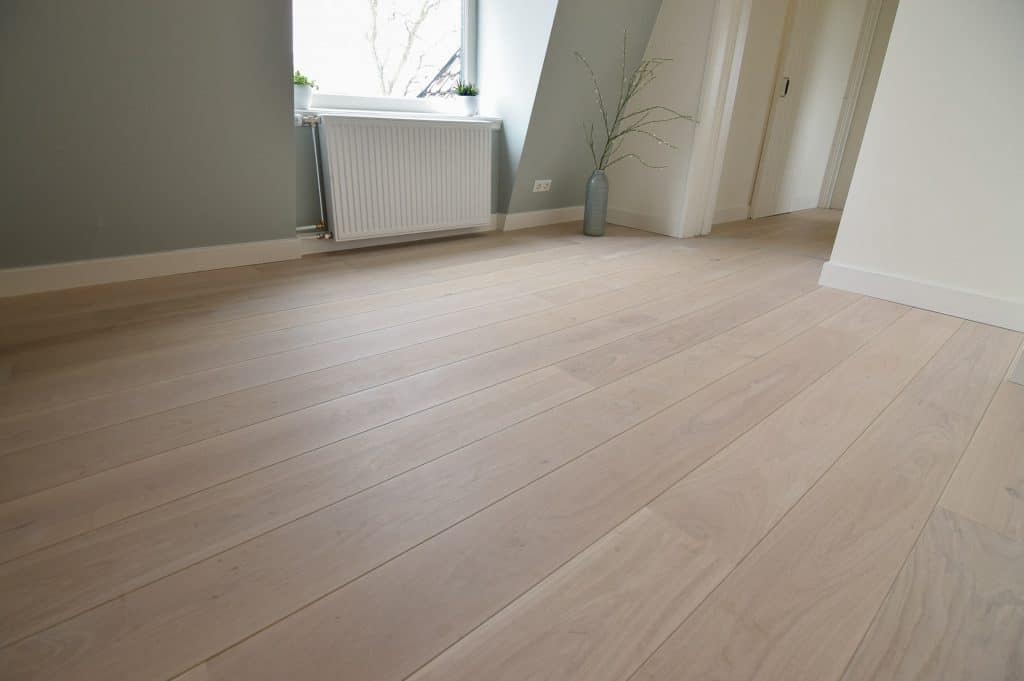Voordelige witte vloer 70,- per m2 | Europees eikenhout