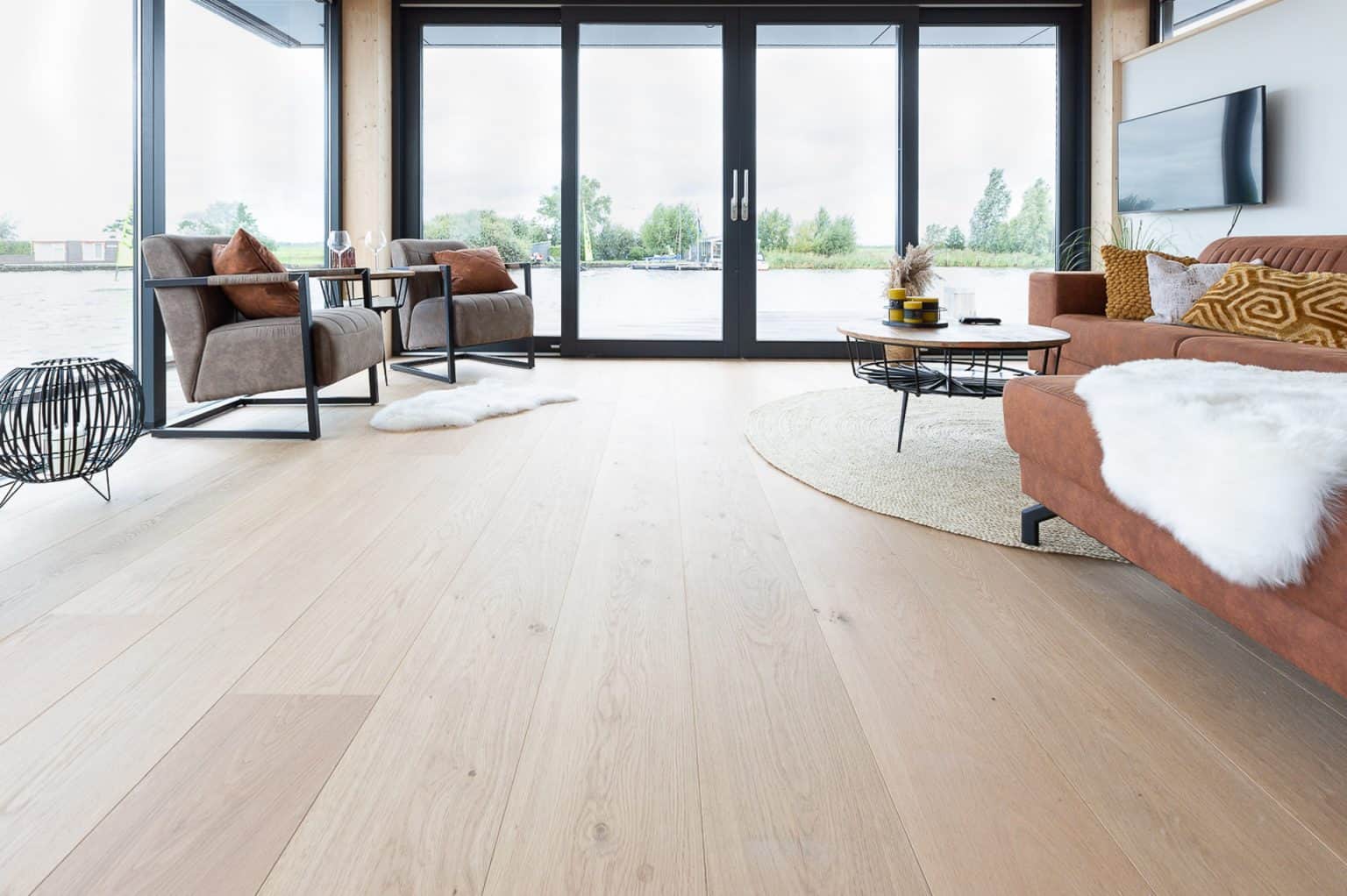 houten-vloer-op-woonboot - Dutzfloors