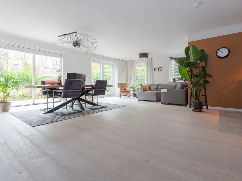 Geborstelde witte vloer kopen? Europees eiken | Dutzfloors